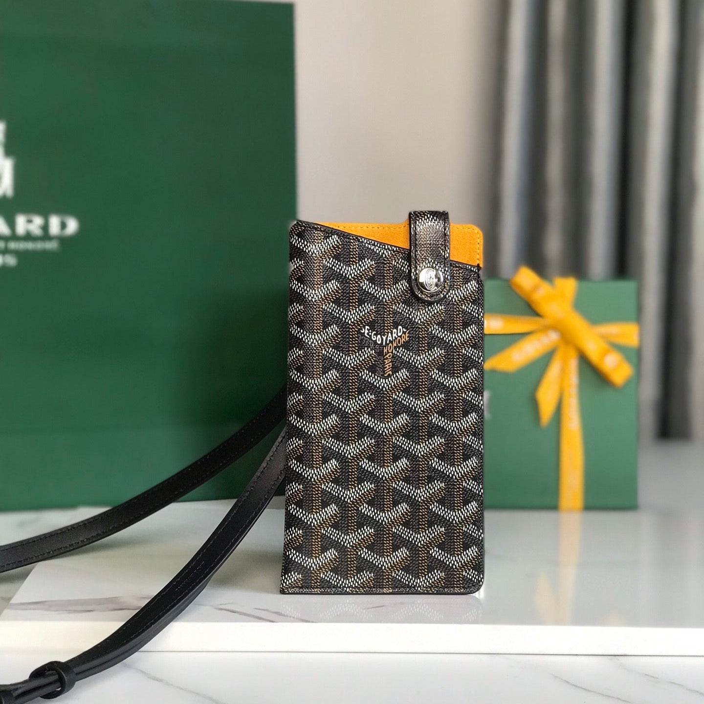 MONTMARTRE GM CASE 18 IN BLACK GOYARDINE CANVAS – LUXEIFY