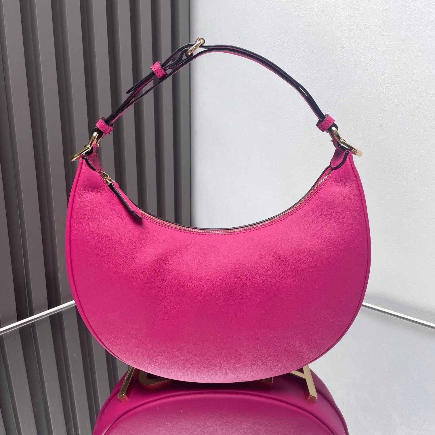 FENDIGRAPHY MEDIUM 29 IN BRIGHT PINK SMOOTH LAMBSKIN GOLD HARDWARE ...